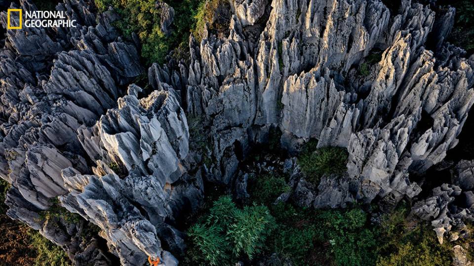 This Is What It Is Like When You Dive Into The World's Biggest Cave