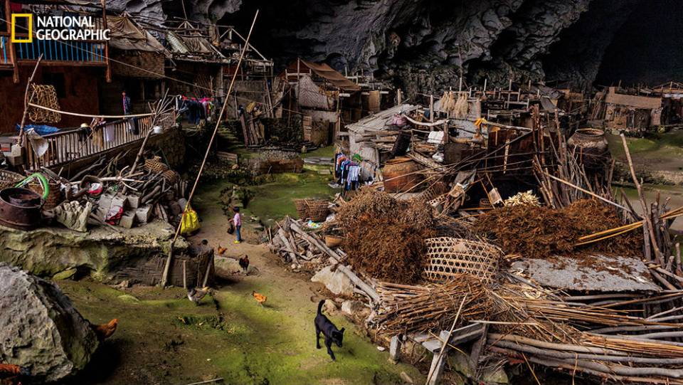 This Is What It Is Like When You Dive Into The World's Biggest Cave