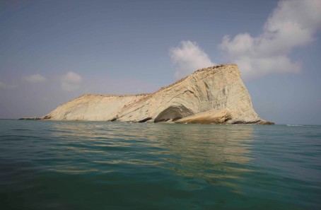 9 Breathtaking Images That Will Make You Want To Visit Astola Island ...