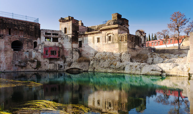 12 Unbelievable Historical Places In Pakistan|Parhlo.com