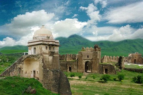 10 Must Visit Castles In Pakistan