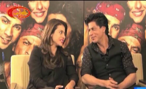 Shahrukh And Kajol fall Victim To The Lodhis Selfie Craze!