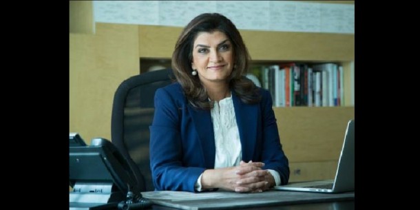 Pakistani Woman, Fayeeza Naqvi, Wins Global Humanitarian Award