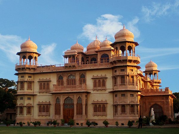 11 Unknown People Behind Some Of Pakistan's Most Iconic Monuments