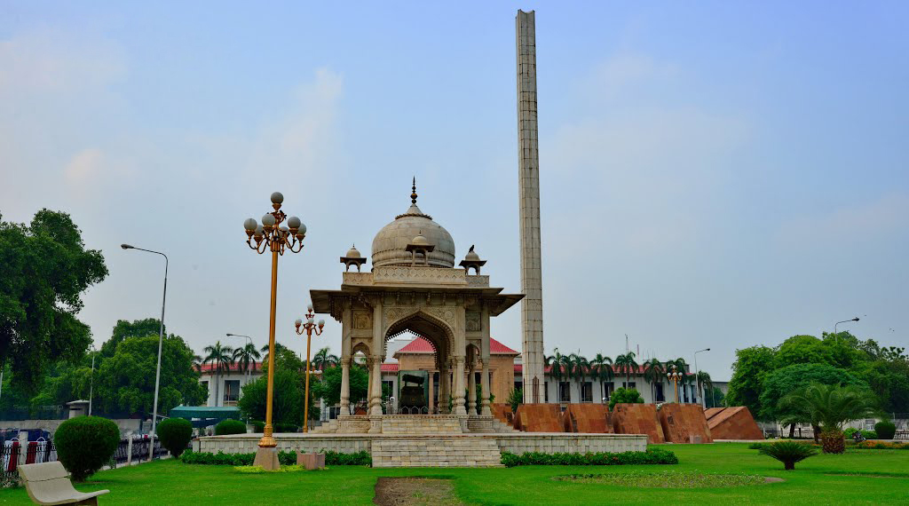 11 Unknown People Behind Some Of Pakistan's Most Iconic Monuments