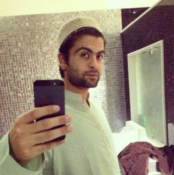 9 Types Of Halal Selfies That Is Driving The Ummah Crazy