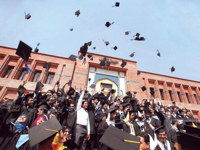 6 Reasons Why FAST University Students Have The Toughest University Lives!