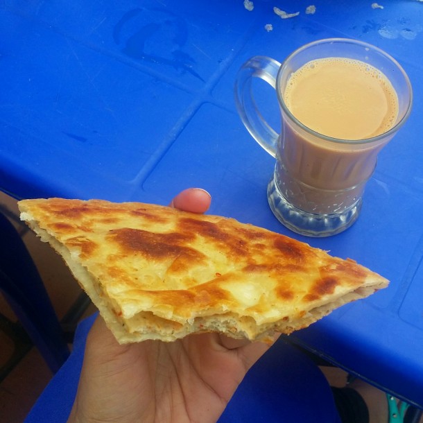 Karachi's "Pathan ka Chai Paratha" a Delight in Itself! - Parhlo