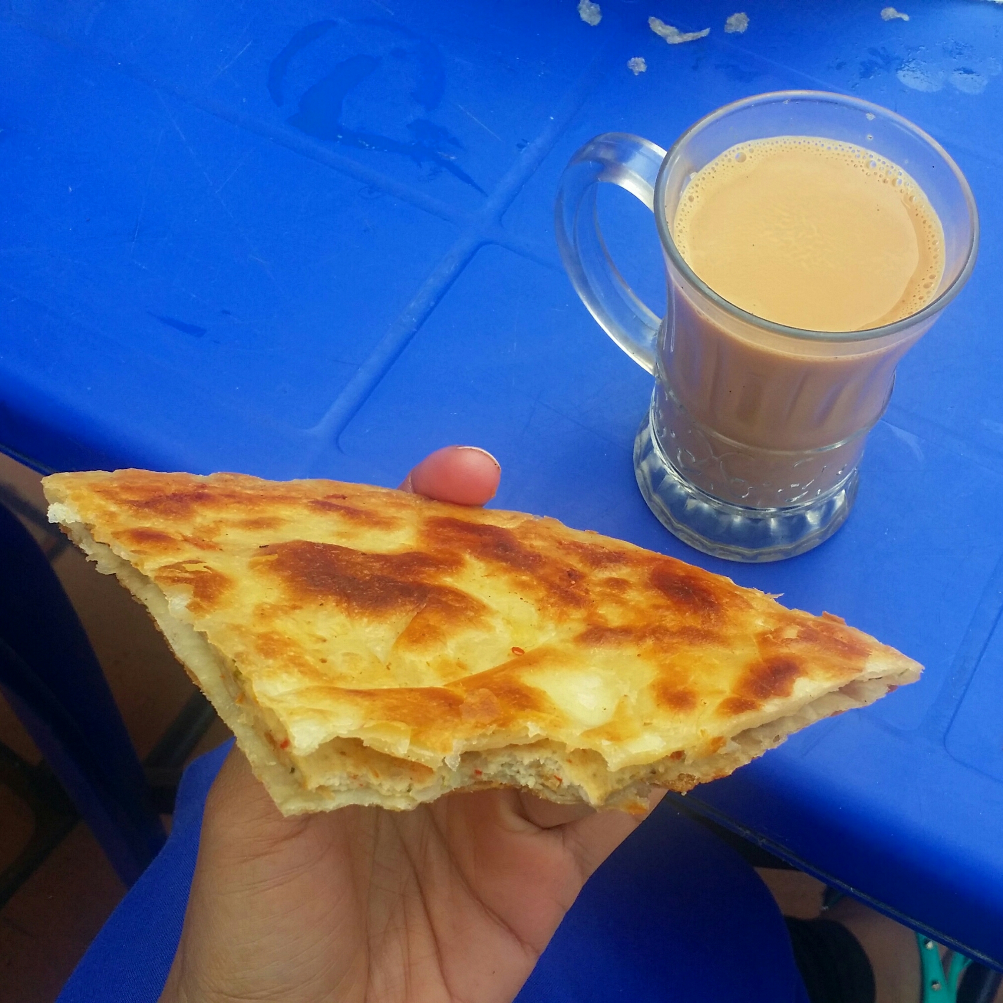 Karachi's "Pathan ka Chai Paratha" a Delight in Itself! - Parhlo