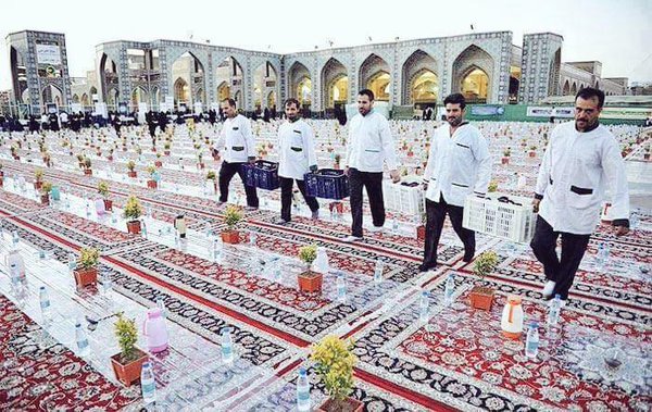 The World's Biggest Iftaar Serves 12,000 People Daily For 30 Days