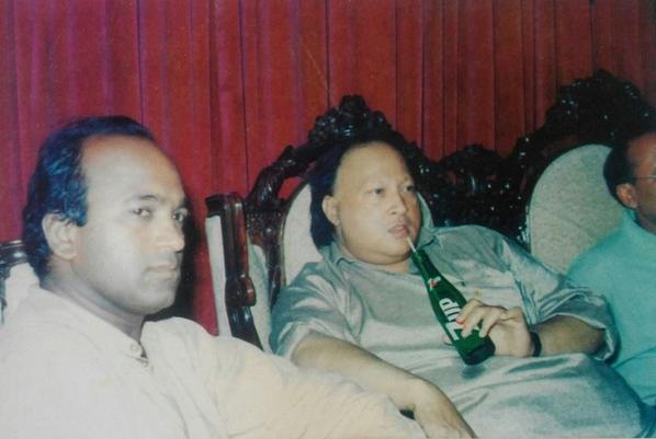 13 Rare And Coolest Nusrat Fateh Ali Khan Pictures You'll Ever See