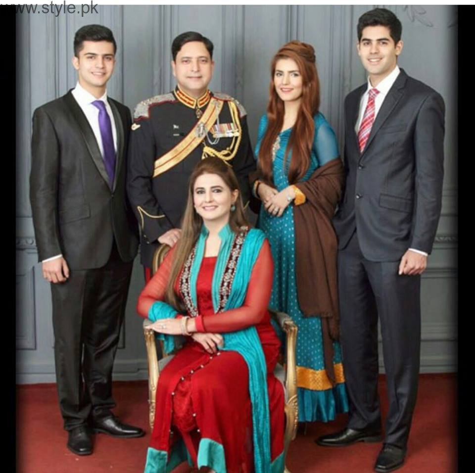 Momina Mustehsan Biography, Personal Life, Family and Music|Parhlo.com