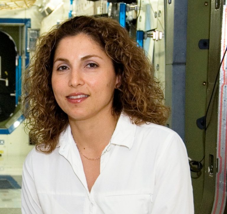 6 Female Muslim Scientists Making Contributions In The World Of Science!