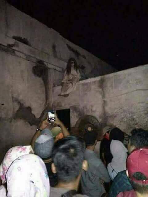 This Supposed Picture Of A Churail In Hyderabad Is Trending Everywhere