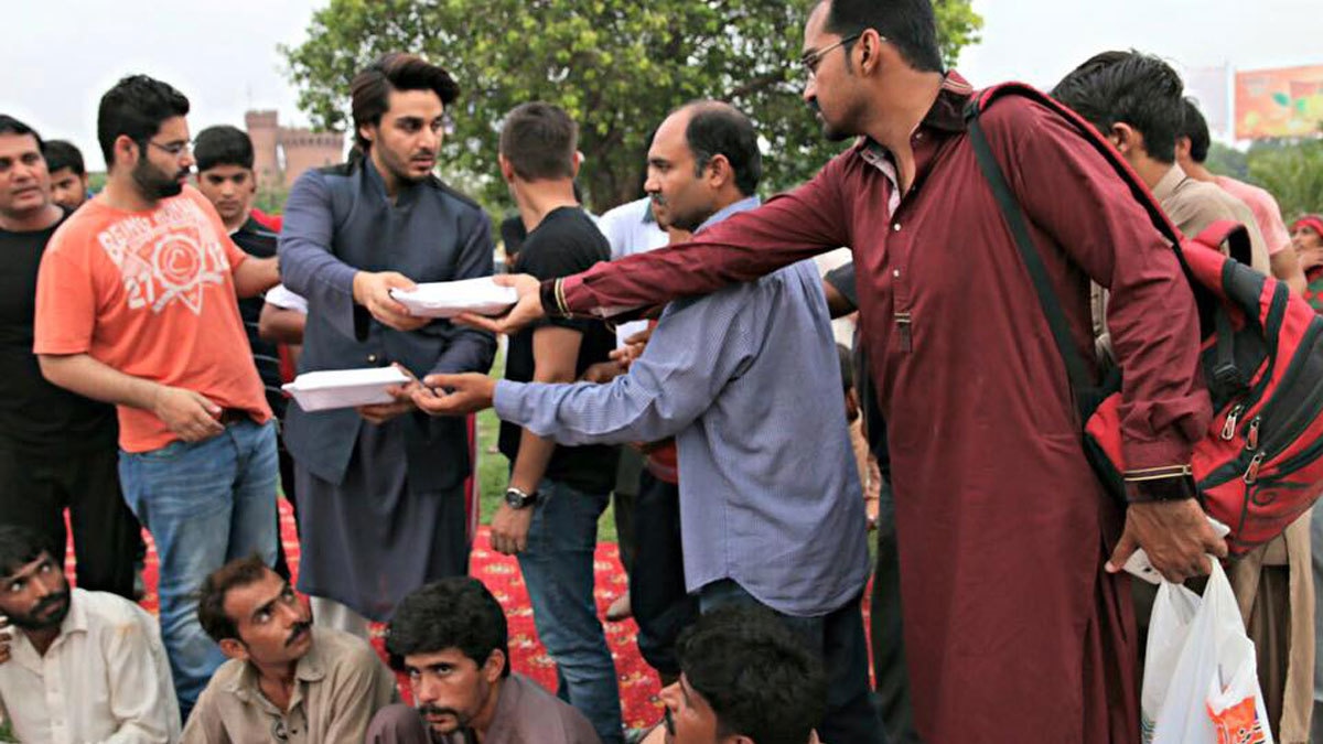 17 Types Of Sadaqah Every Muslim Should Practice|Parhlo.com