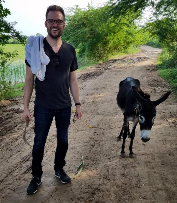 Here's What Happened When This Gora Celebrated 14th August in Pakistan