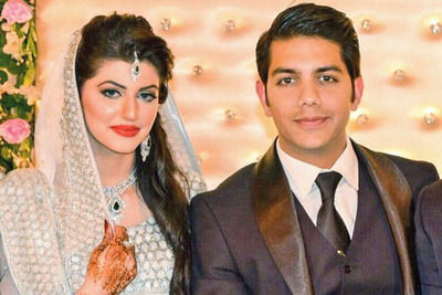 These Pakistani Celebrities Got Married to Spouses Much Younger Than Them!