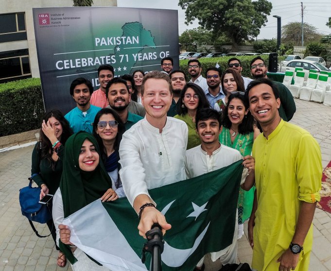 10 Simple Reasons Why We Love Our Beautiful Country Pakistan|Parhlo.com