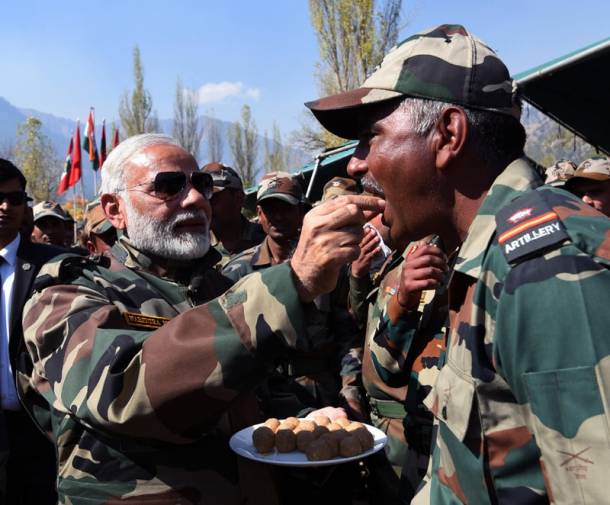 Indian Army Soldiers Are Allegedly Being ‘Honey-Trapped’ By Female ISI ...