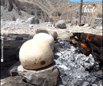 This Stone-Bread Called 'Kaak' From Balochistan Is Fascinating Everyone!
