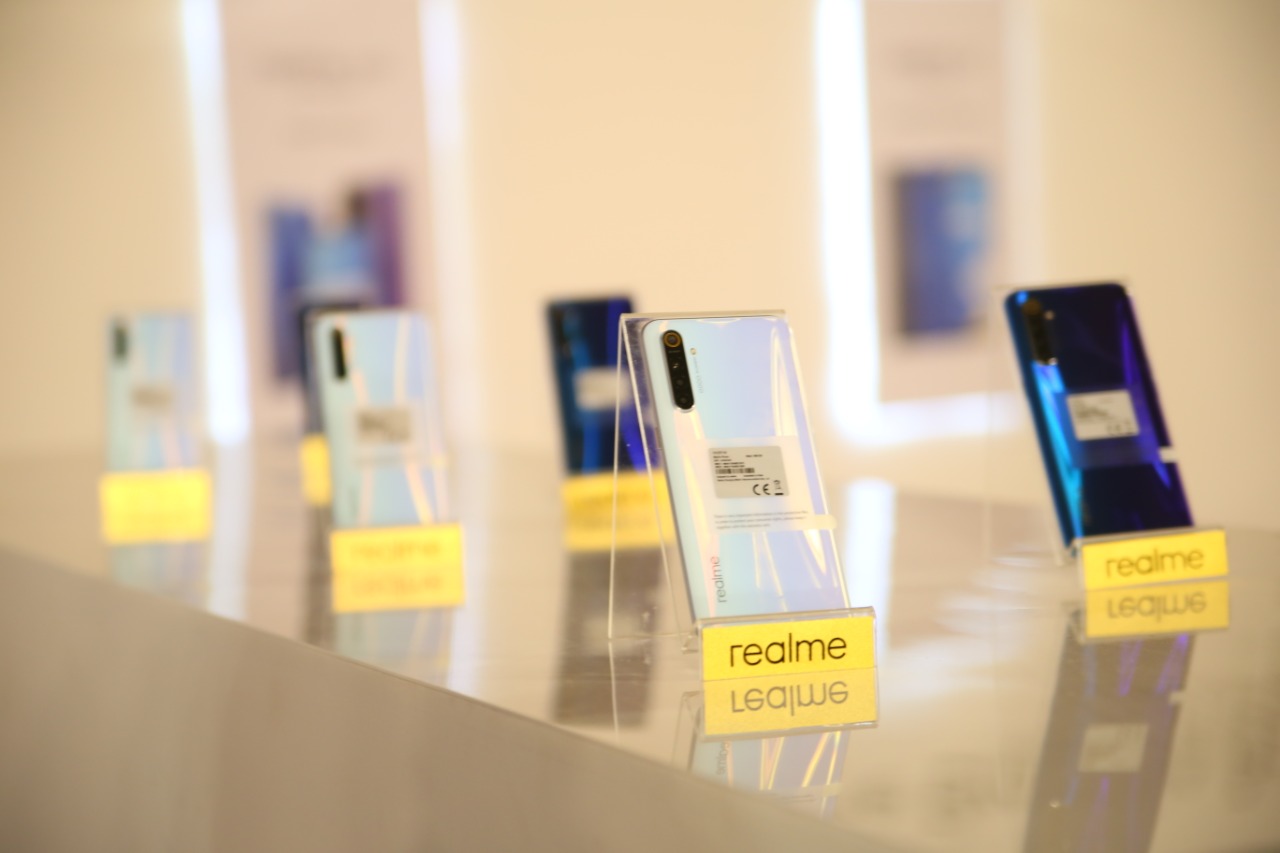 RealMe XT: A Super Affordable Smartphone With High-End Features!