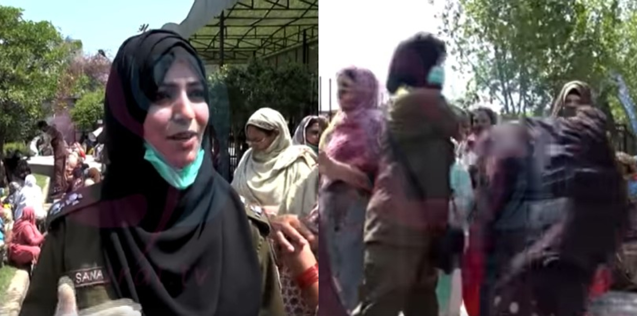 Women Constables Kick, Slap Poor Women At Ehsaas Cash Center