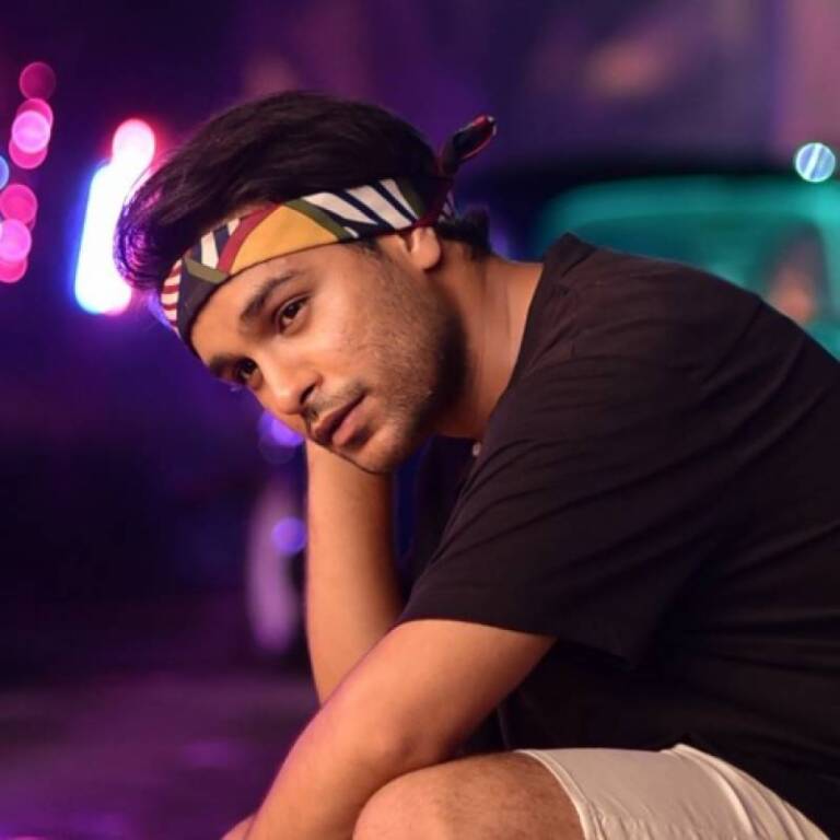 Can You Spot Singer Asim Azhar In The Famous 'Bablu Gang Ad' From The '90s?