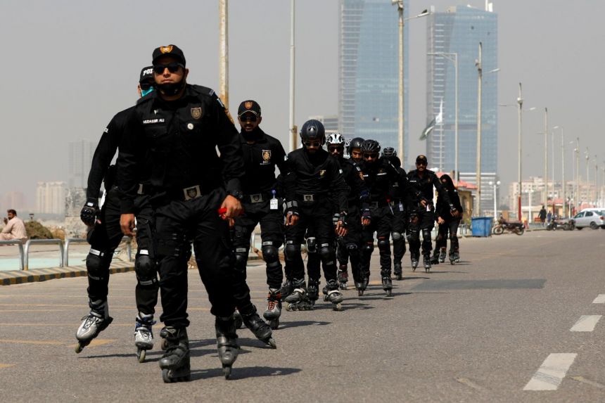 WOW! Police In Karachi Pop Their Rollerblades On To Catch Criminals