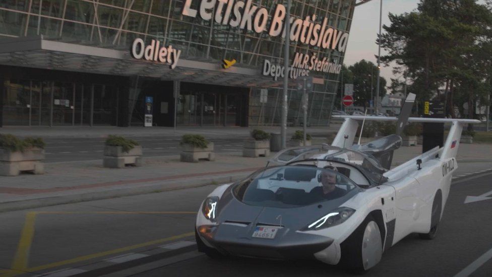 Science Fiction Becomes Reality As A 'Flying Car' Completes Its First ...