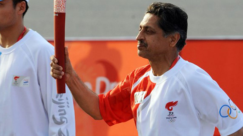 Robbers Take Hockey & Ball From Samiullah's Statue - Man Pictures ...