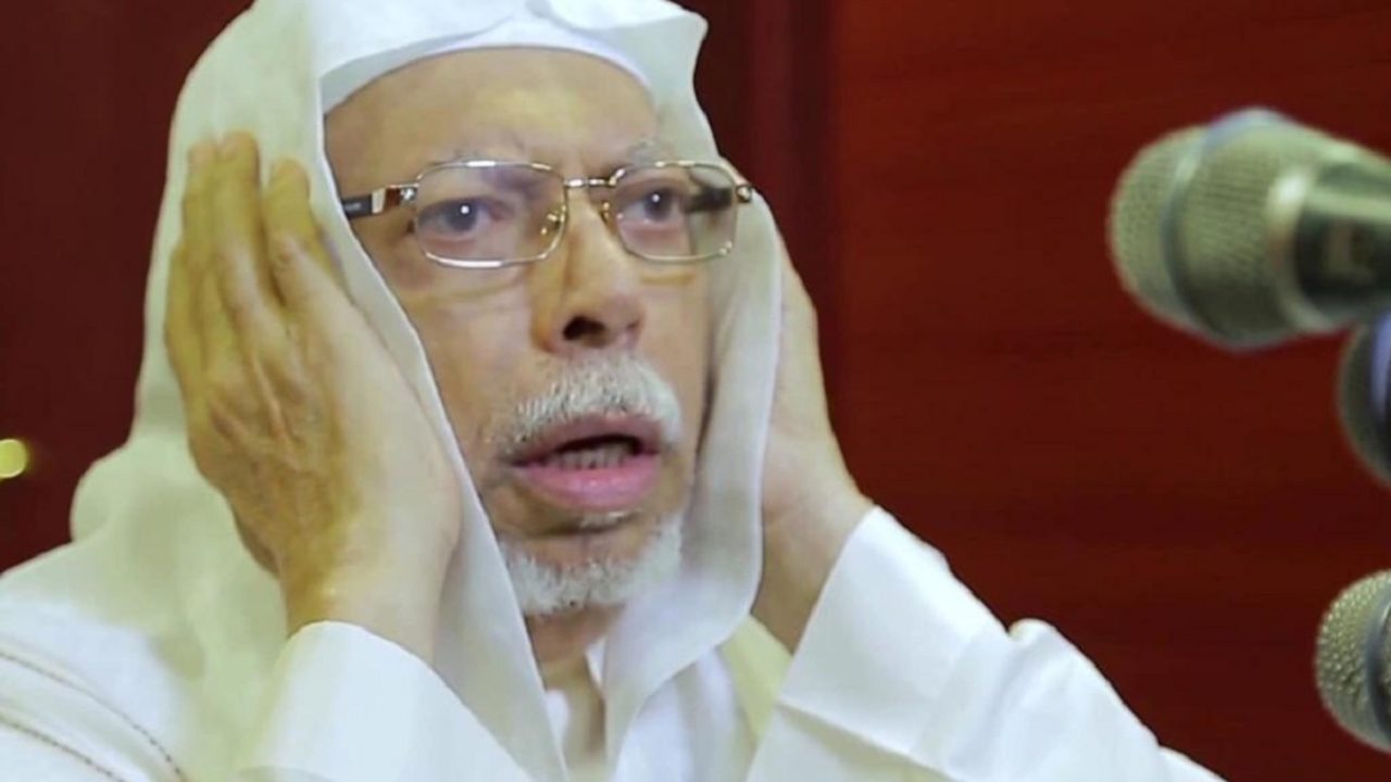 Sheikh Ali Ahmed Mulla, The 'Bilal' Of Grand Mosque Is The Voice You've ...