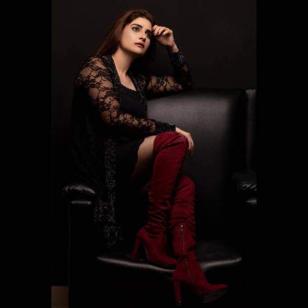 Pakistanis Can’t Handle Actor Aliya Ali’s Photoshoot In Revealing Dress ...