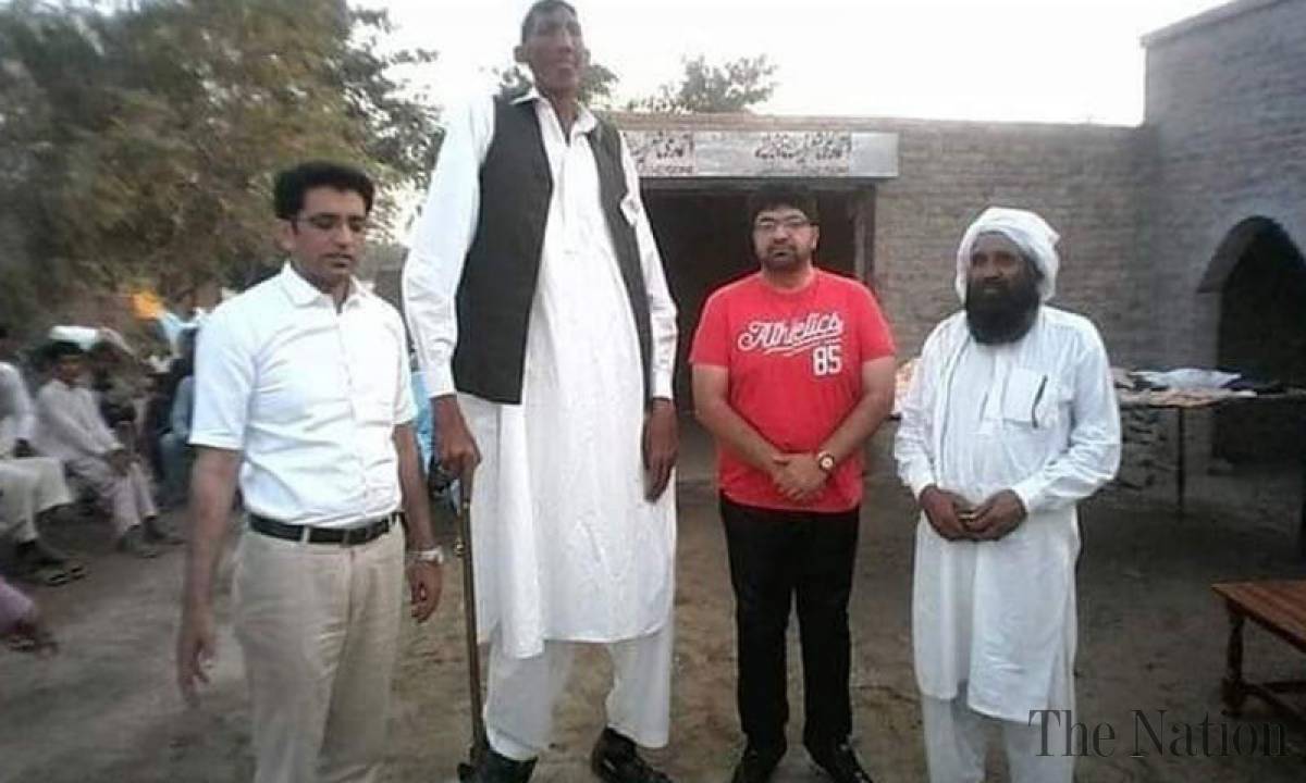Pakistan's Tallest Man Muhammad Ijaz Dies At The Age Of 42