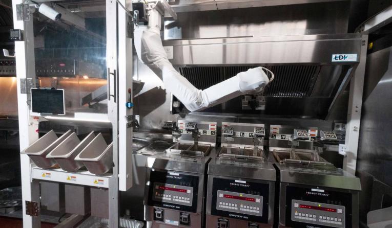 WATCH: This Robot Single-Handedly Working At A Fast Food Fry Station ...