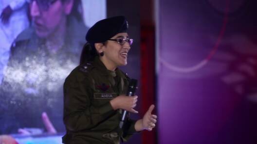 ASP Amna Baig Receives 'International Women Of Courage' Award ...