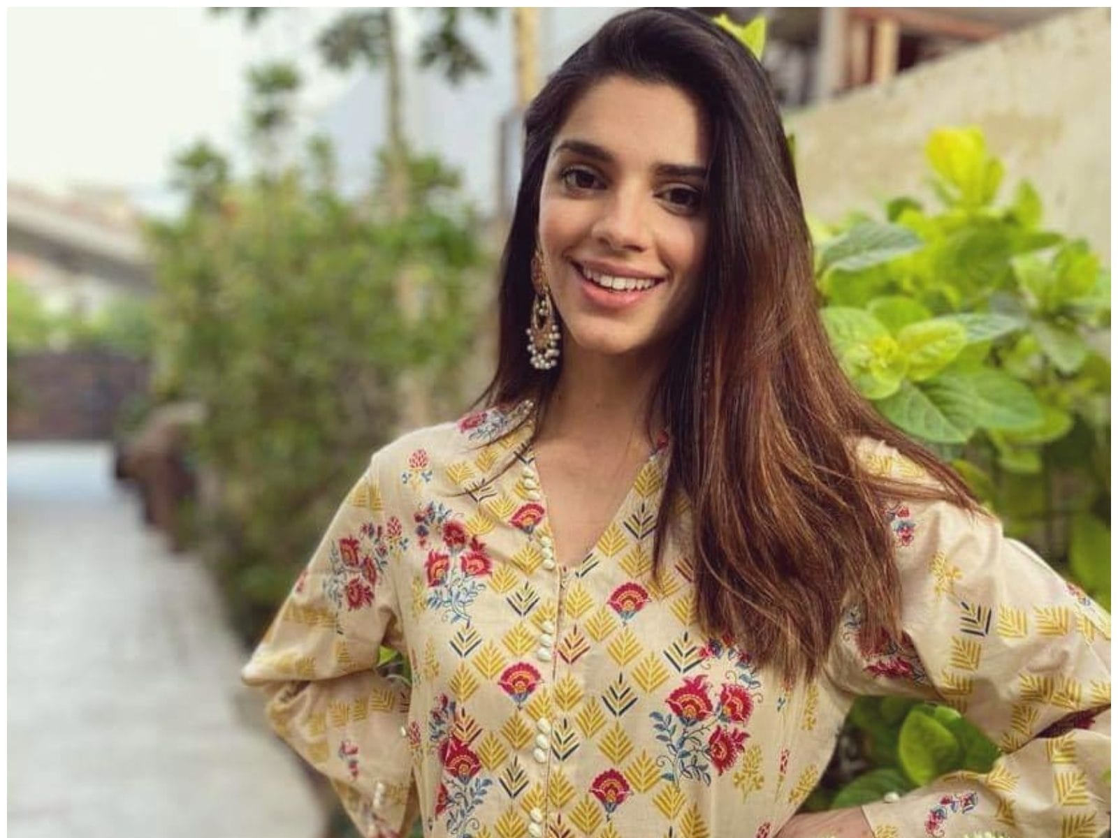 'She’s Fairer Than I Am' - Sanam Saeed Talks On Playing Maryam Nawaz's Role