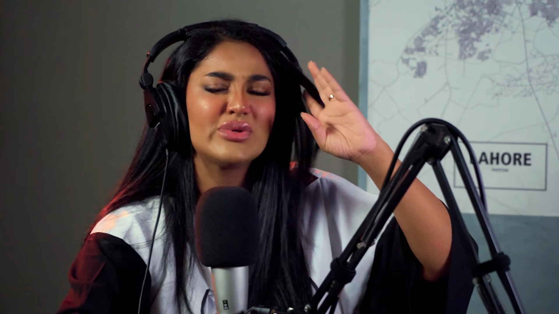 Mathira Shares Her Journey To The Industry & Personal Views At Mooro ...