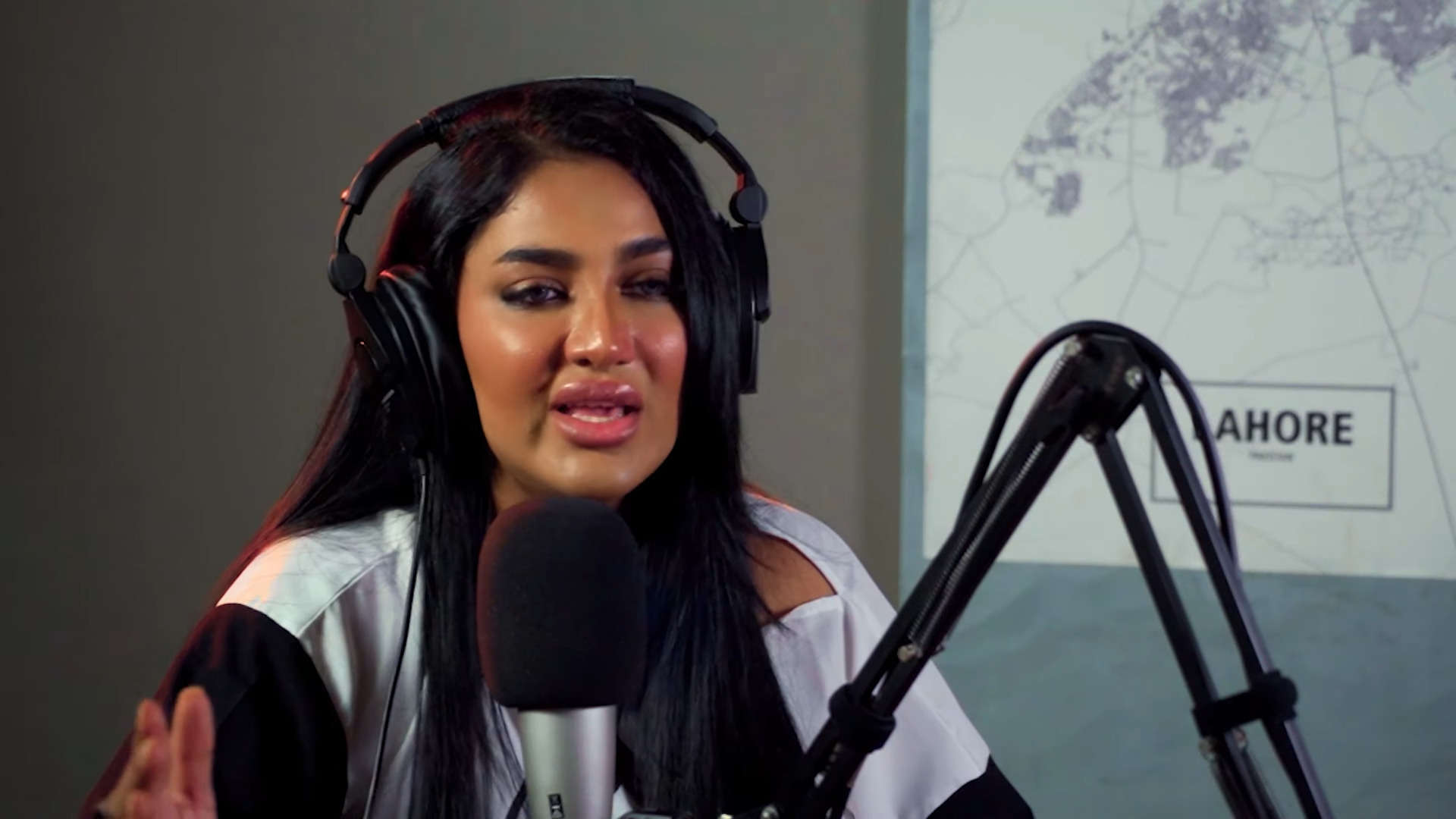 Mathira Shares Her Journey To The Industry & Personal Views At Mooro ...