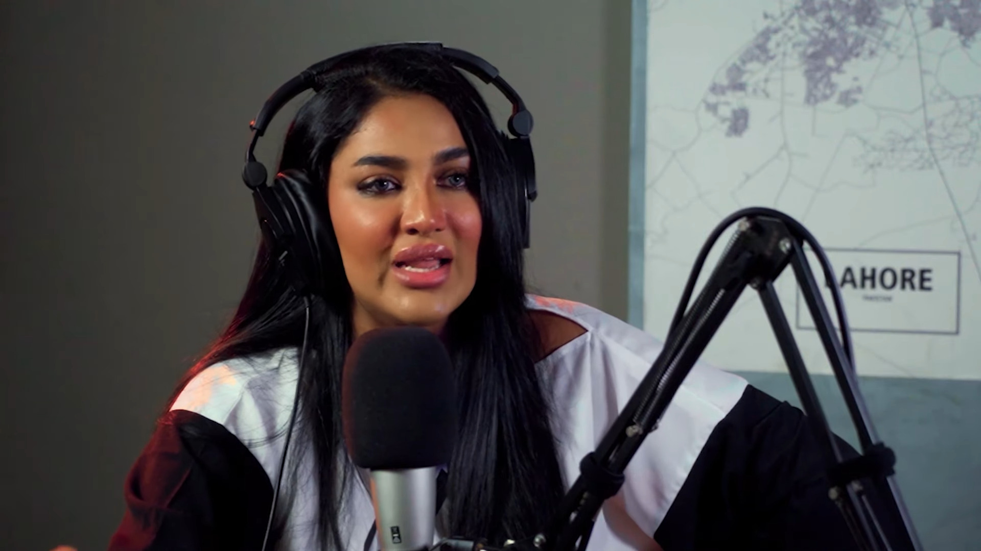 Mathira Shares Her Journey To The Industry & Personal Views At Mooro ...