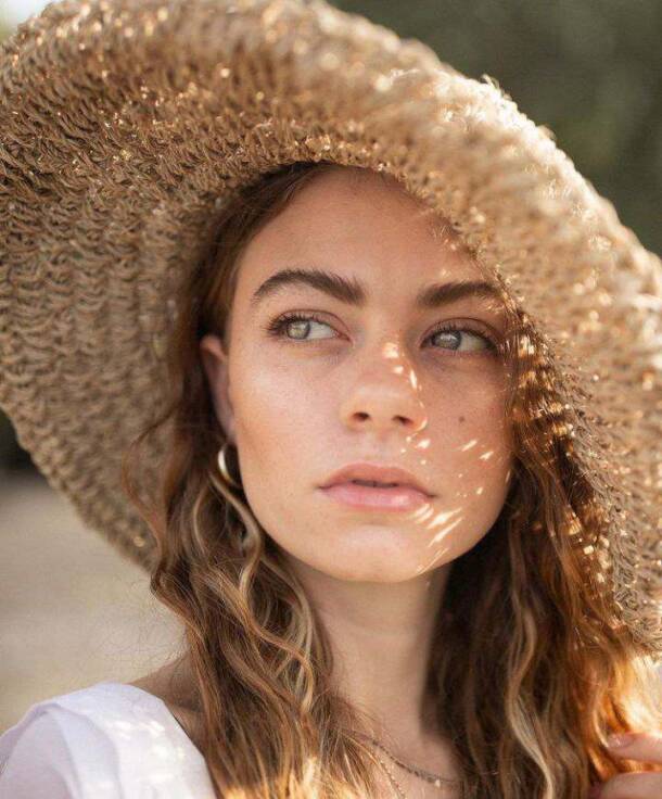 Taloulah Mair Exposes Aima Baig On Social Media For Being Involved With ...