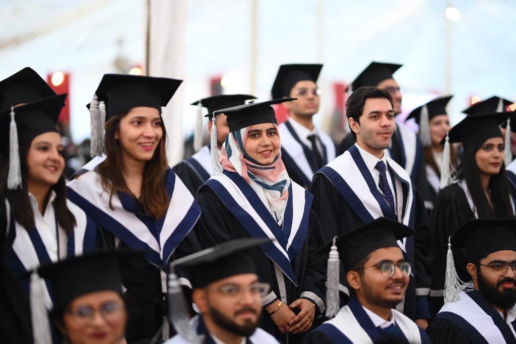 IBA Karachi awards 1,184 degrees at Convocation 2023 - Parhlo