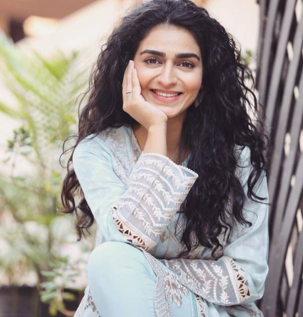 Hajra Yamin Biography, Age, Drama, Date Of Birth, Personal Life